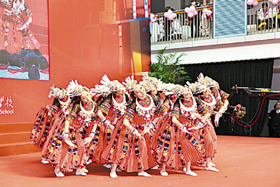 校慶十周年文藝演出 香港文匯報